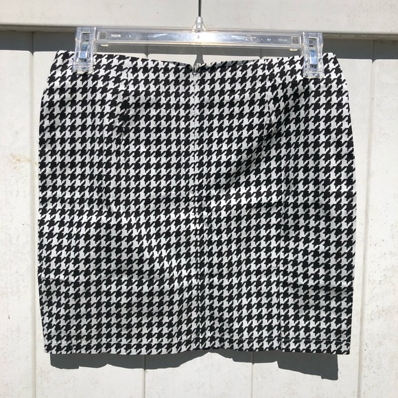 Boohoo | Skirts | Houndstooth Skirt | Poshmark